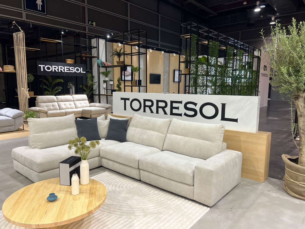 Torresol causa gran expectación en la feria del mueble de Valencia - Torresol